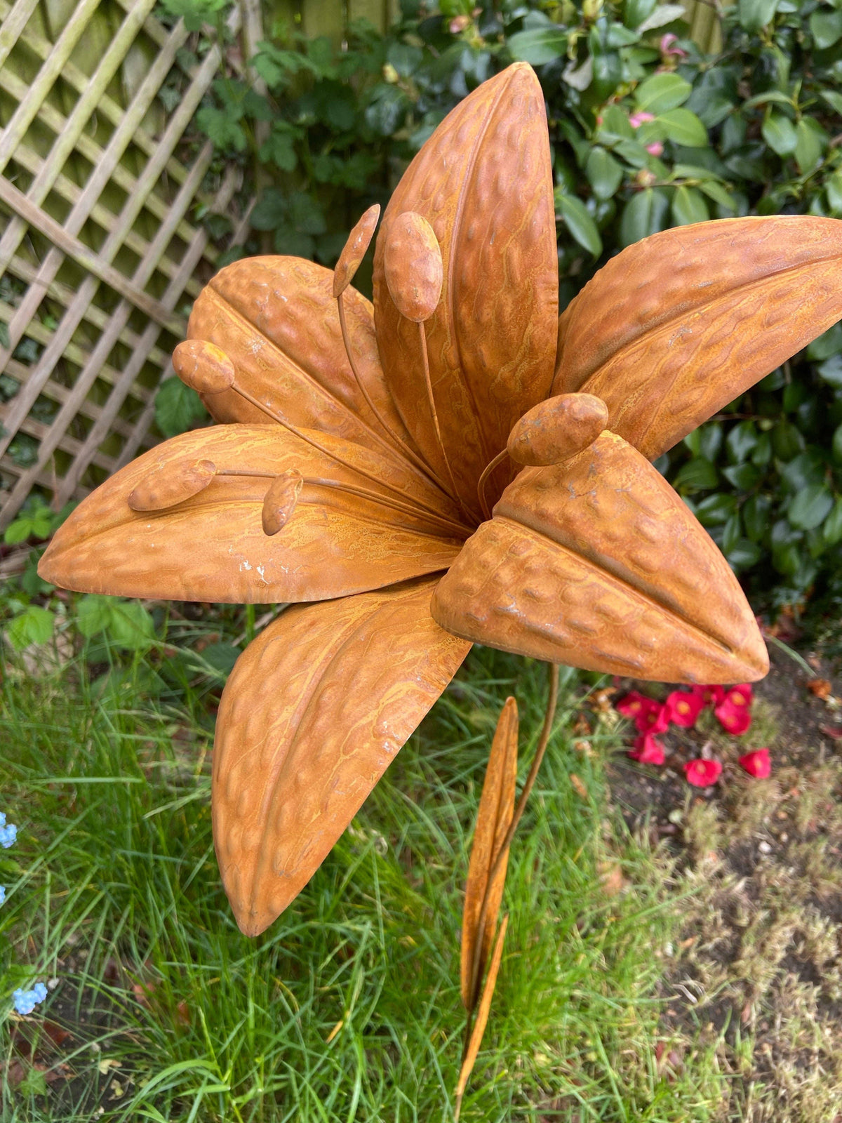 Lily metal garden flower 125cm — GingerInteriors.co.uk